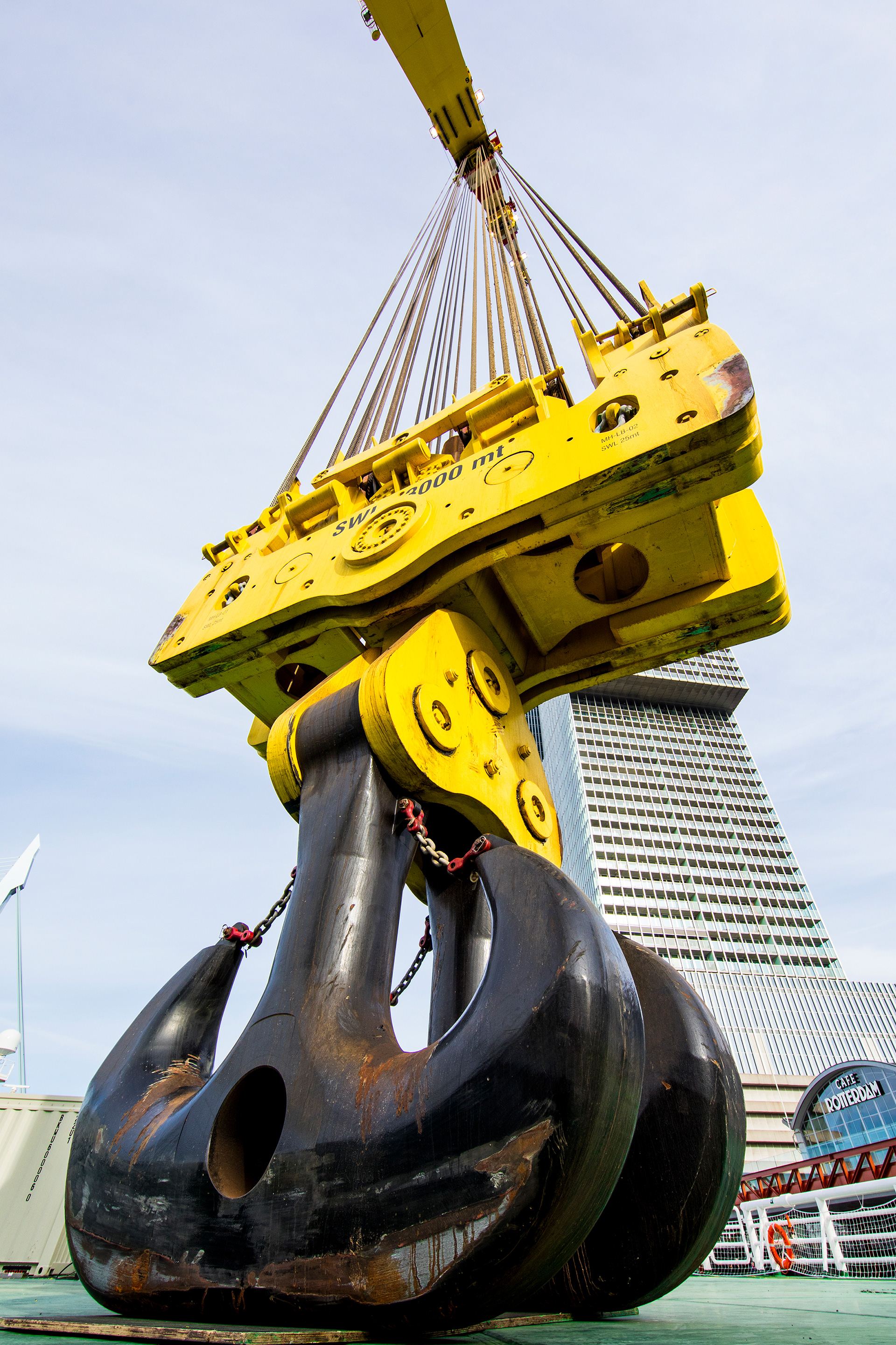 Boskalis Horizons: Bokalift 1 Makes a Grand Entrance
