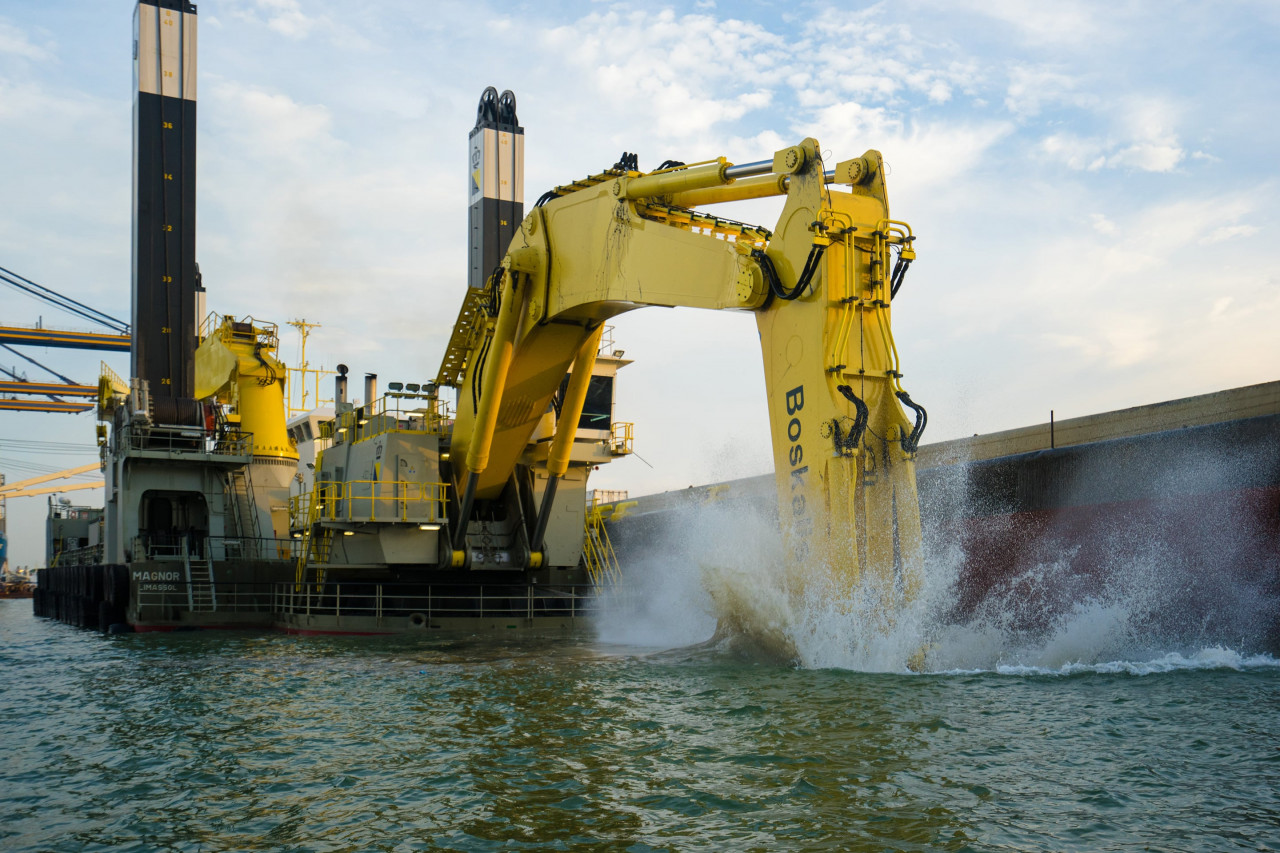 Boskalis Horizons: Magnificent Magnor — the Magnor Is Fast, Powerful ...