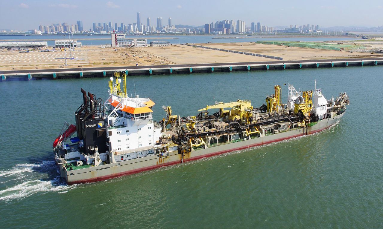 Boskalis Horizons: Suez Canal Expansion — Dredging a 35-Kilometers-Long ...